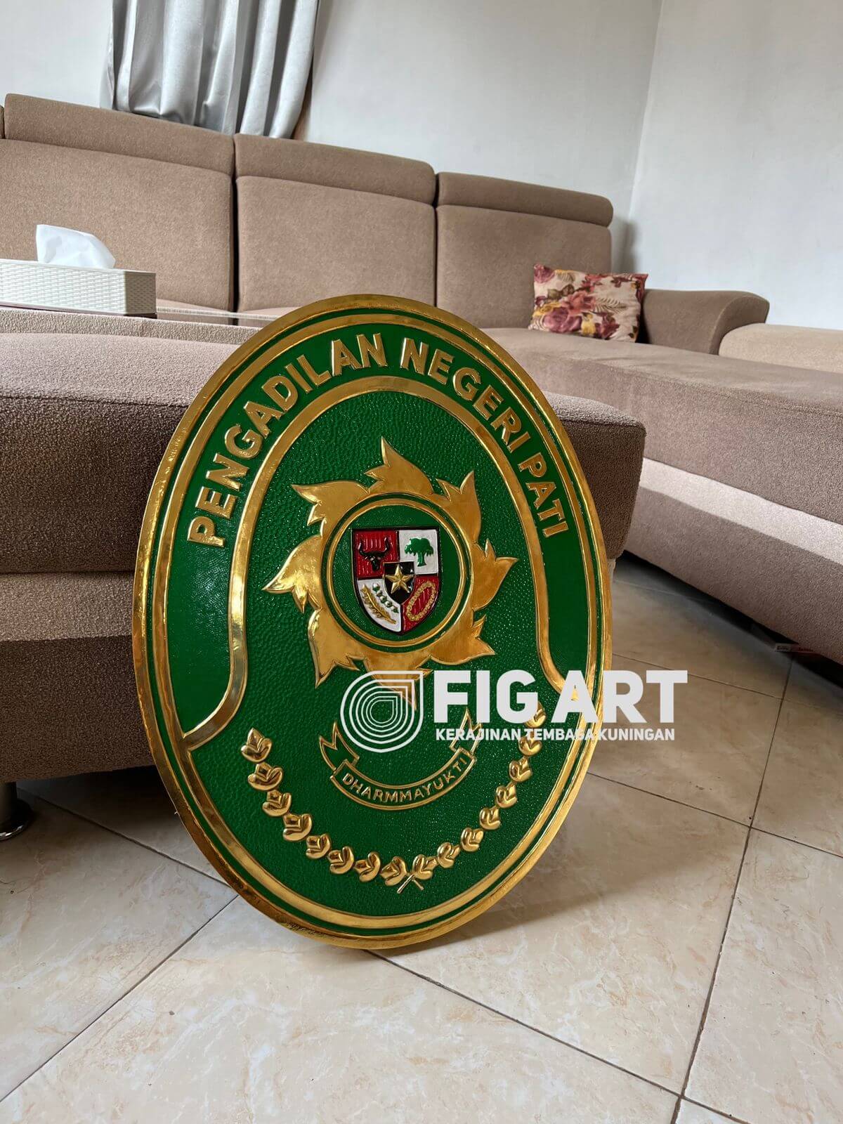 Pembuatan Logo Pengadilan Negeri Pati Dari Bahan Kuningan - Kerajinan ...
